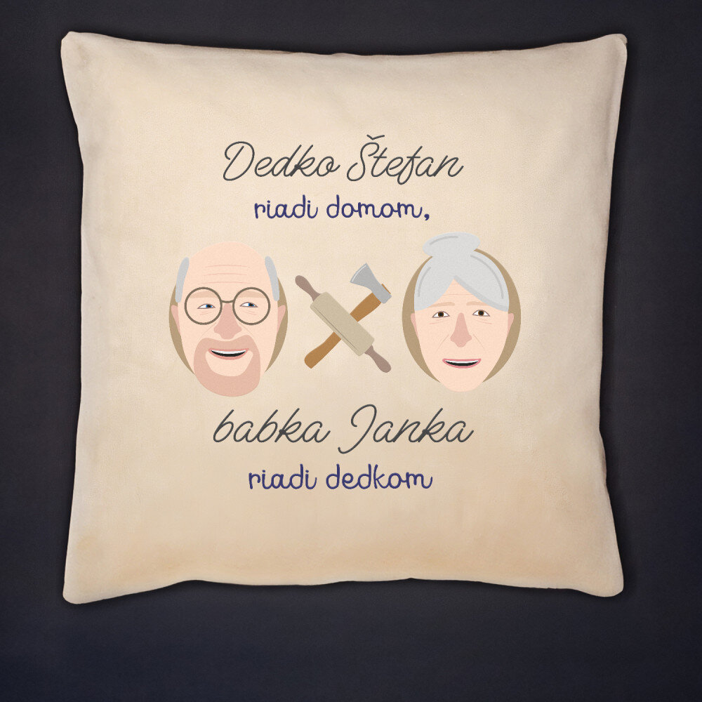 Dedko riadi domom, babka riadi dedkom - Dekoračný vankúš - MyGift.sk